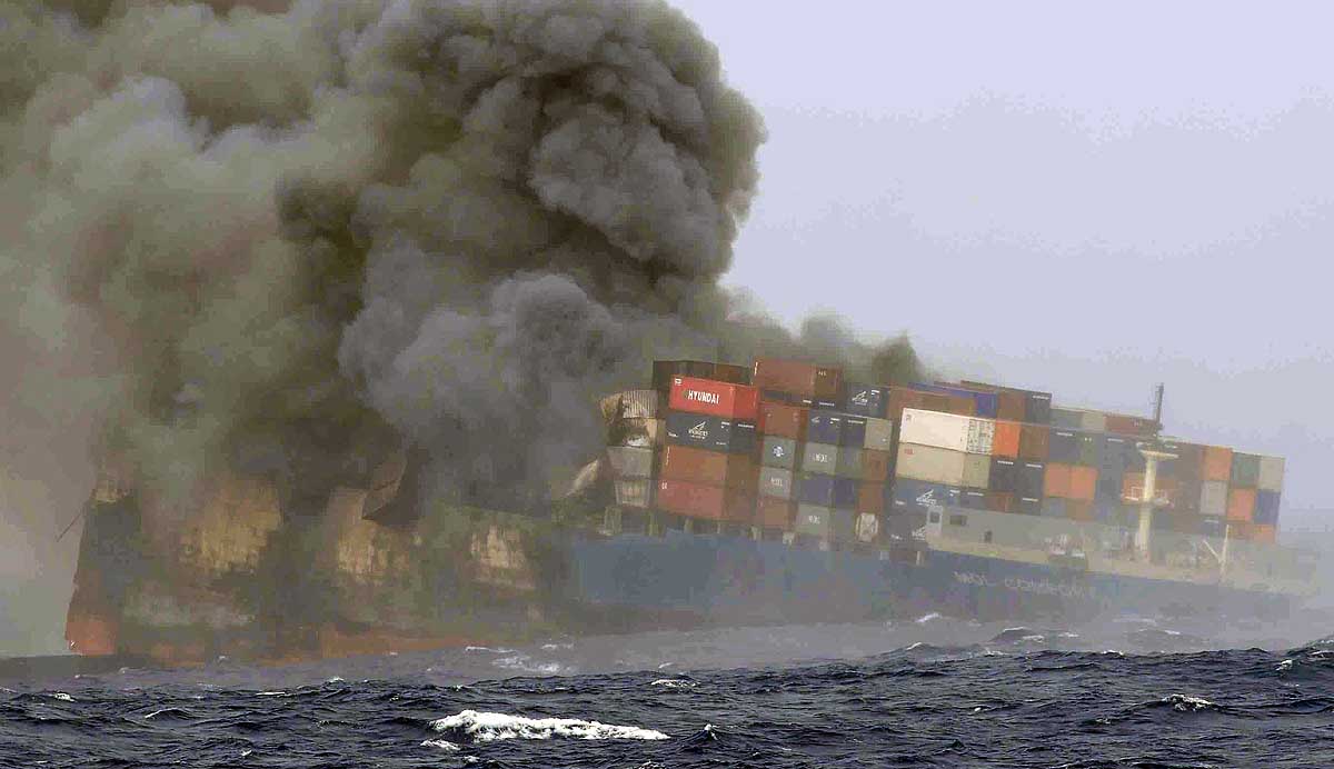 BlackSeaNews | The fore part of the containership MOL COMFORT sank